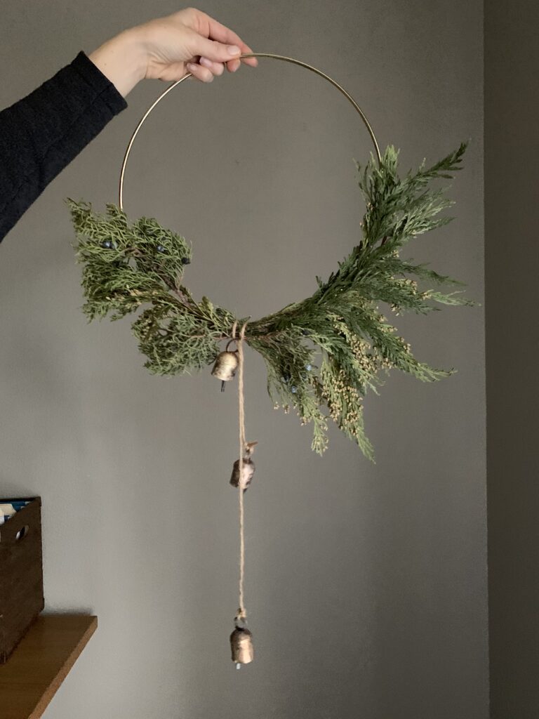 Modern DIY Hoop Wreath - Make in 10 Minutes! - allisa jacobs